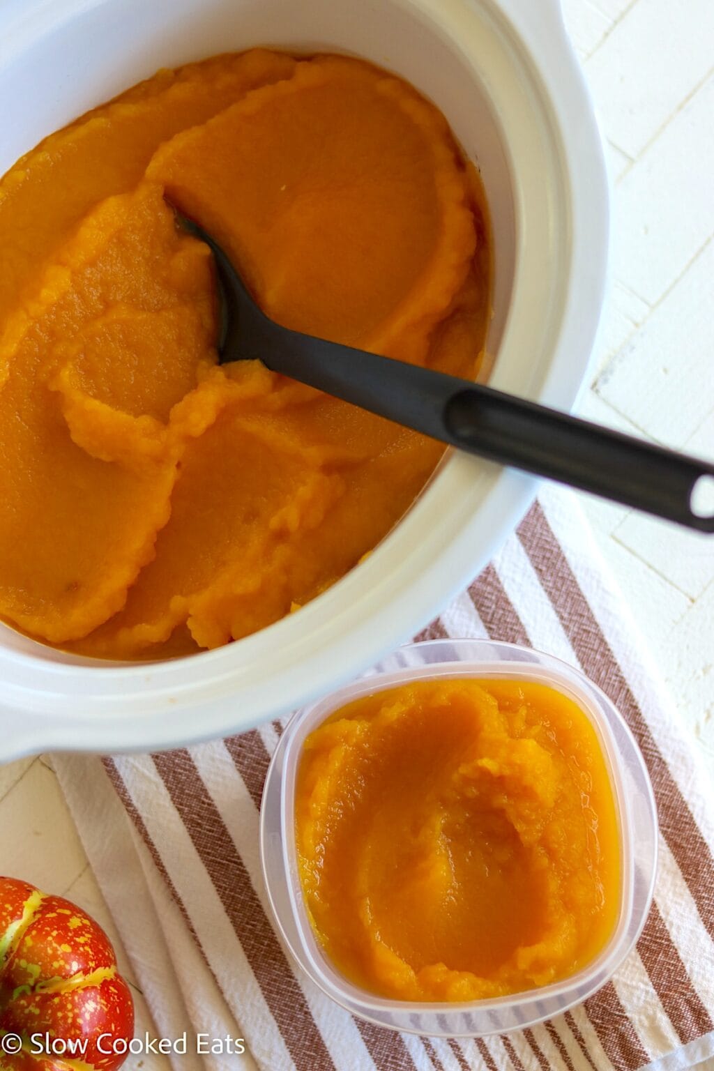 Crock Pot Pumpkin Puree (2 Ingredients!) • Slow Cooked Eats
